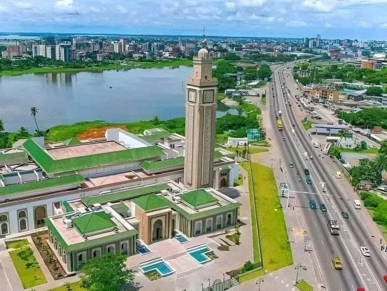 Côte d'Ivoire : La Mosquée Mohammed VI d’Abidjan ouvre ses portes dès ...